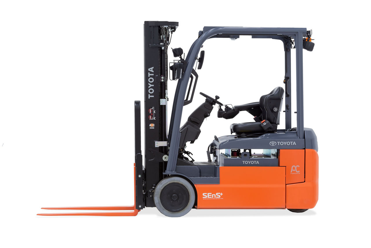 Carretilla elevadora eléctrica de 3 ruedas | Assembled in the U.S.A. | Toyota Forklifts